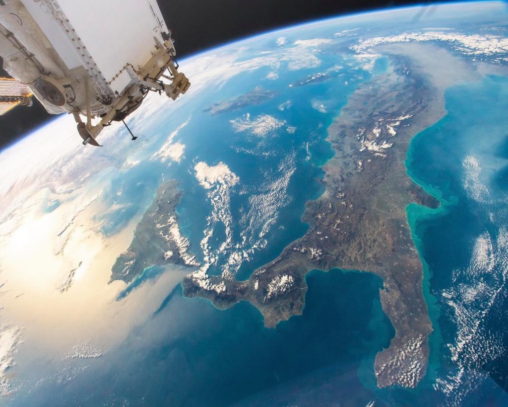 La Terra vista dallo spazio: il video registrato dall’astronauta lascia ...