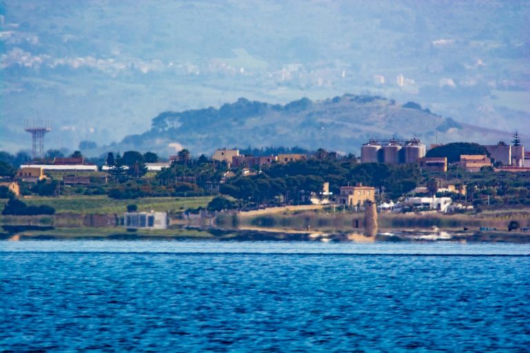 No, queste due foto non mostrano il miraggio della "Fata Morgana ...