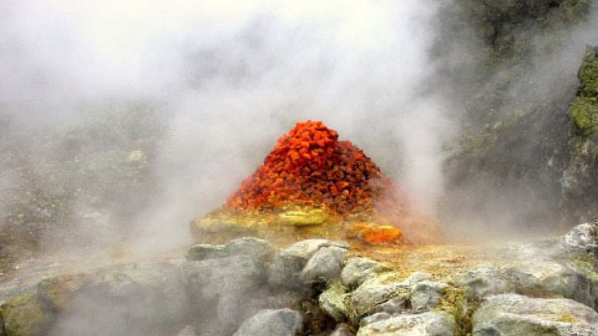 Campi Flegrei: rilasciate immagini mai viste prima della caldera del ...